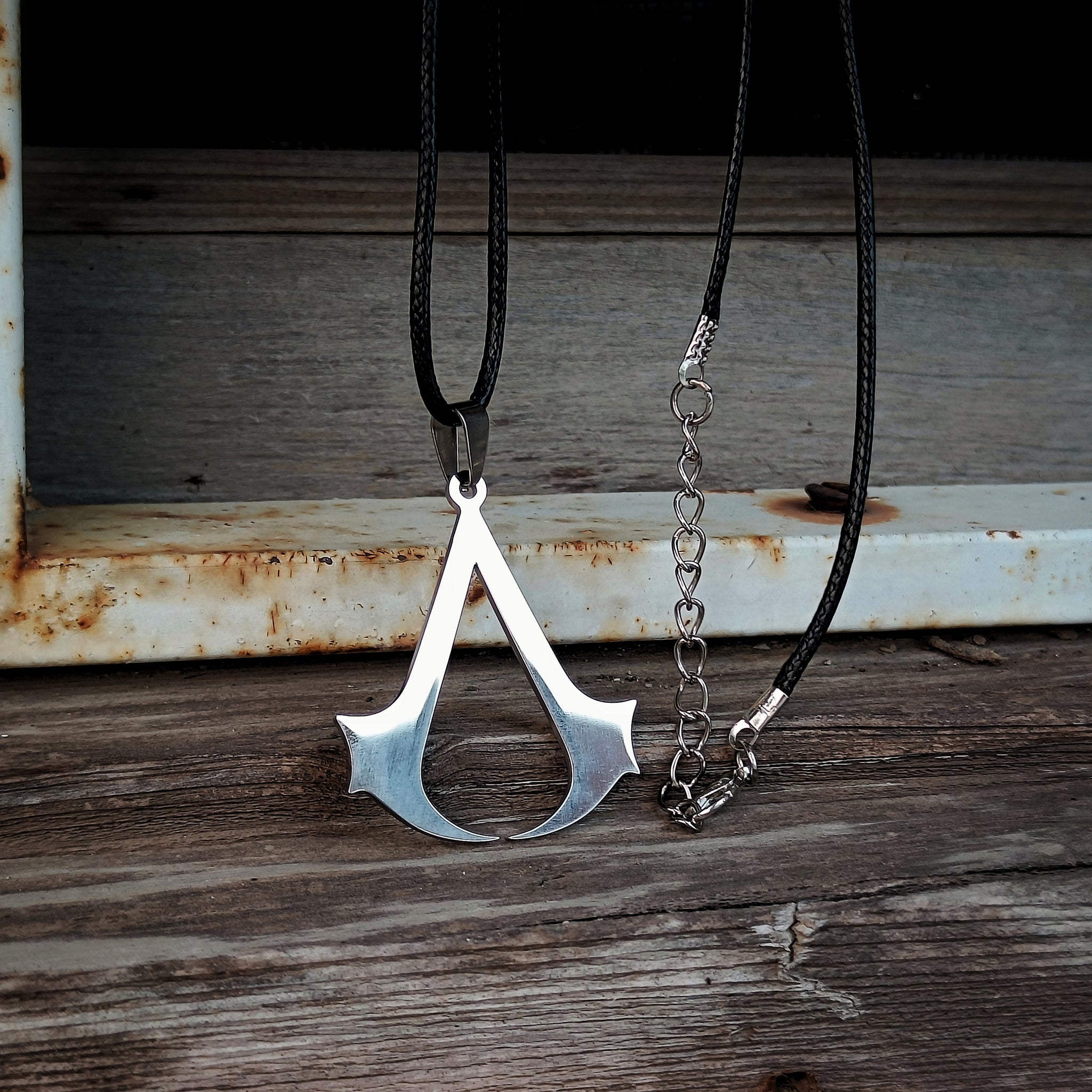 Assassin's Creed Necklace – Virtual Vault