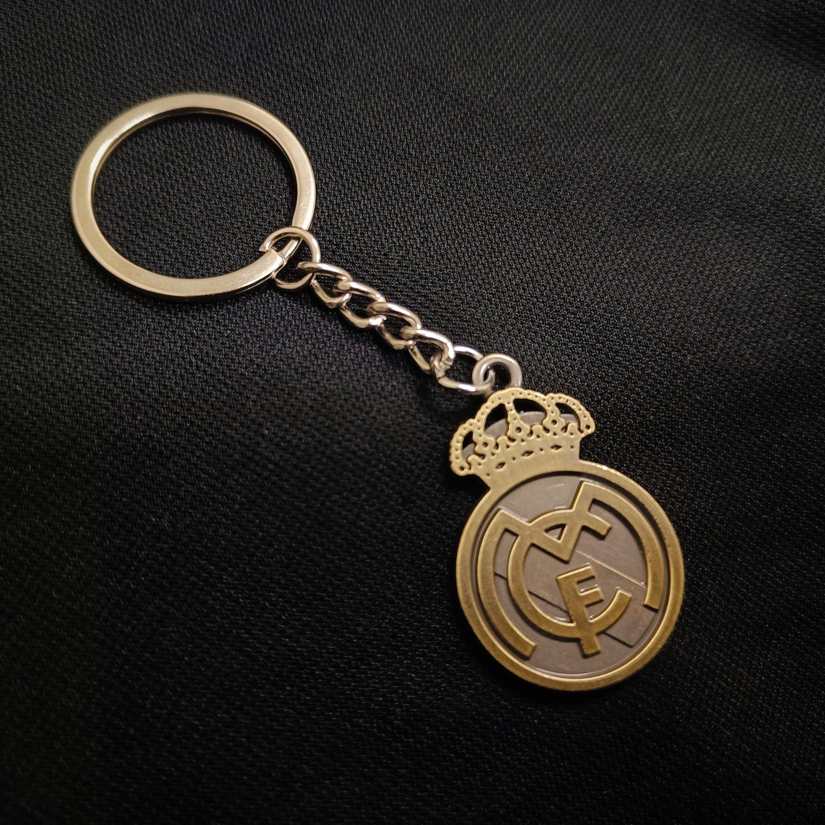 Football Keychains: Real Madrid, F.C Barcelona, Manchester United, Ars ...