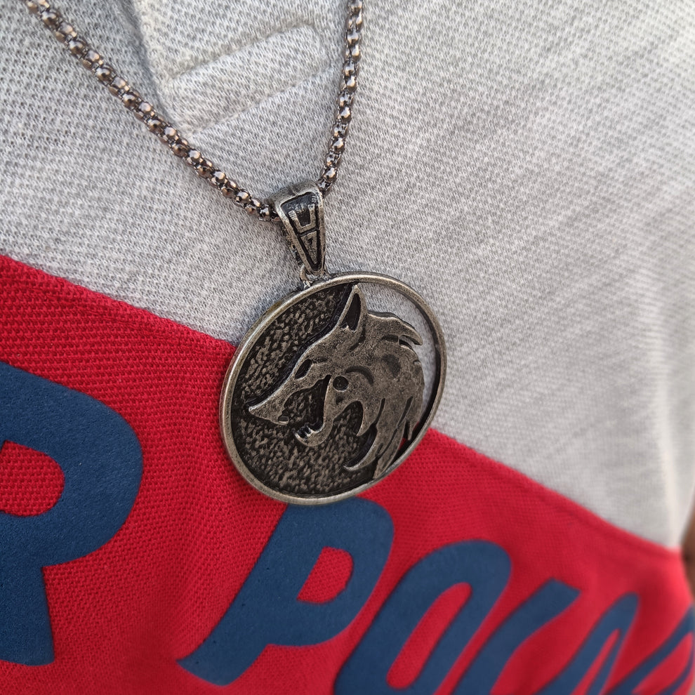 NETFLIX WITCHER GERALT MEDALLION – Virtual Vault